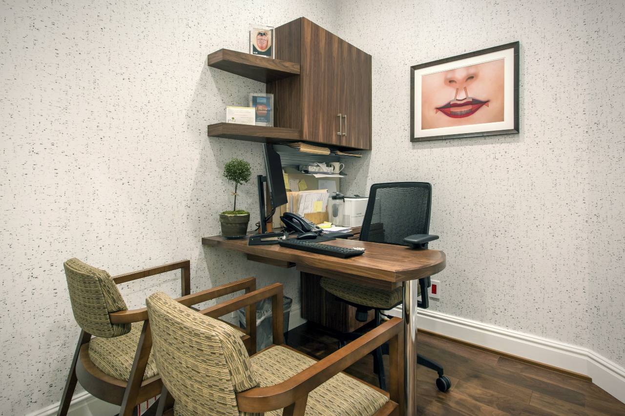 10 Tips for a Smooth Recovery after Facelift Surgery | Dr. Andrew ...